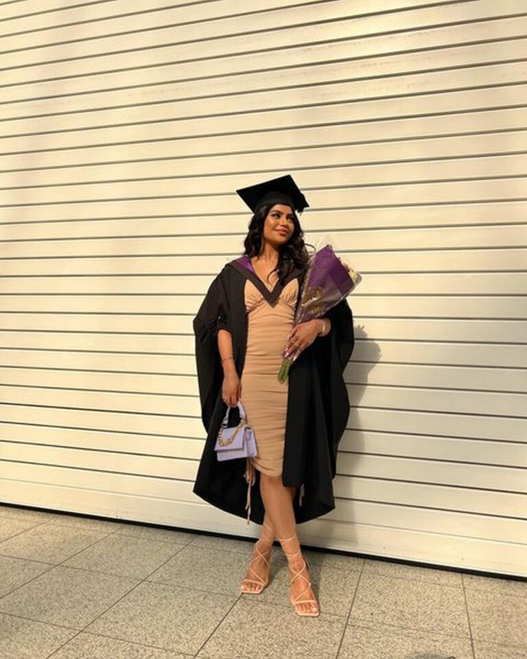 30 Stylish Outfit Combinations of What To Wear Under Cap And Gown ...