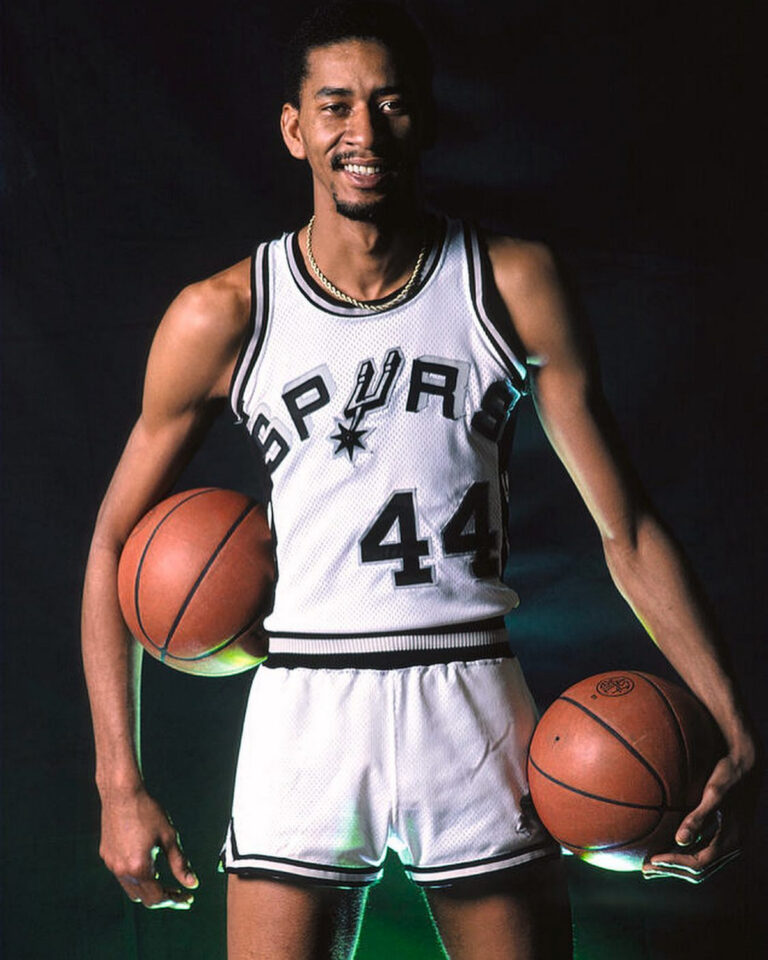 Top 50 Greatest NBA Players Of All Time - Hood MWR