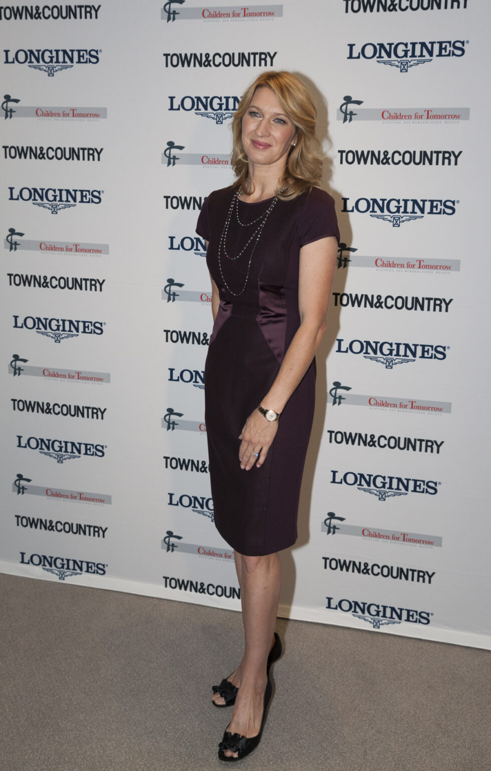 49 Female Celebrities With Big Feet - Hood MWR