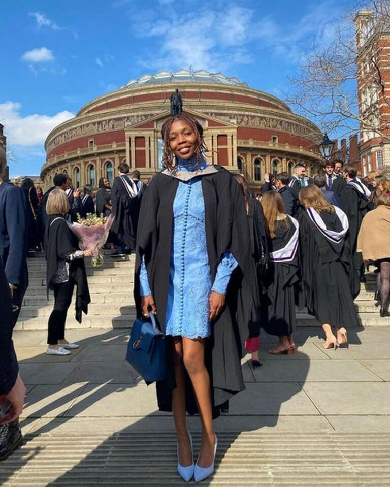 30 Stylish Outfit Combinations of What To Wear Under Cap And Gown ...