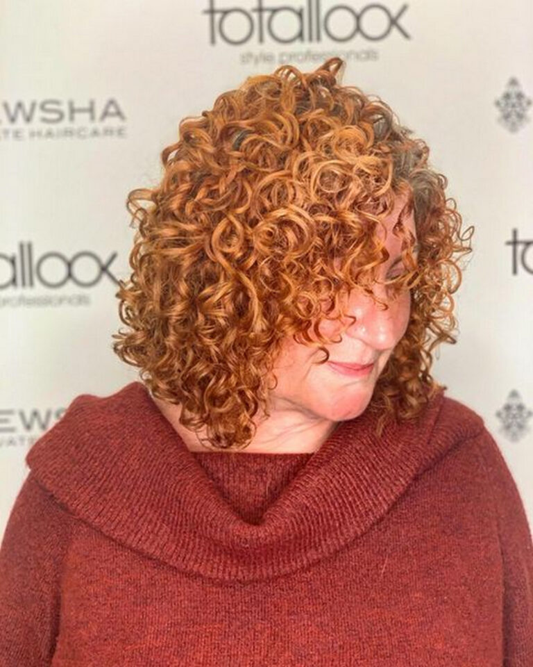 36 Short Permed Hairstyles for Women Over 60 to Look Younger - Hood MWR