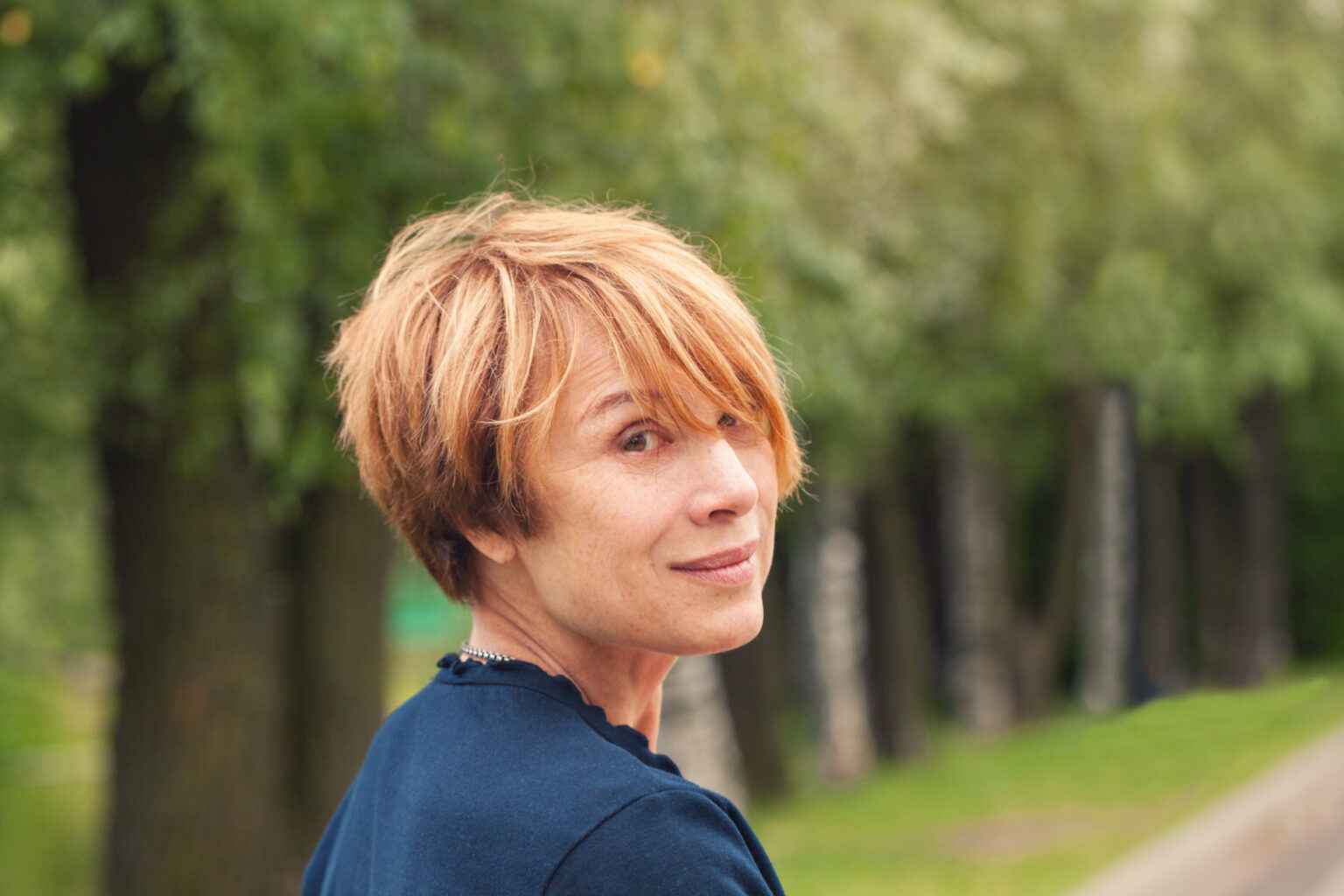 35 Short Back Longer Front Hairstyles That Will Elevate Your Style ...