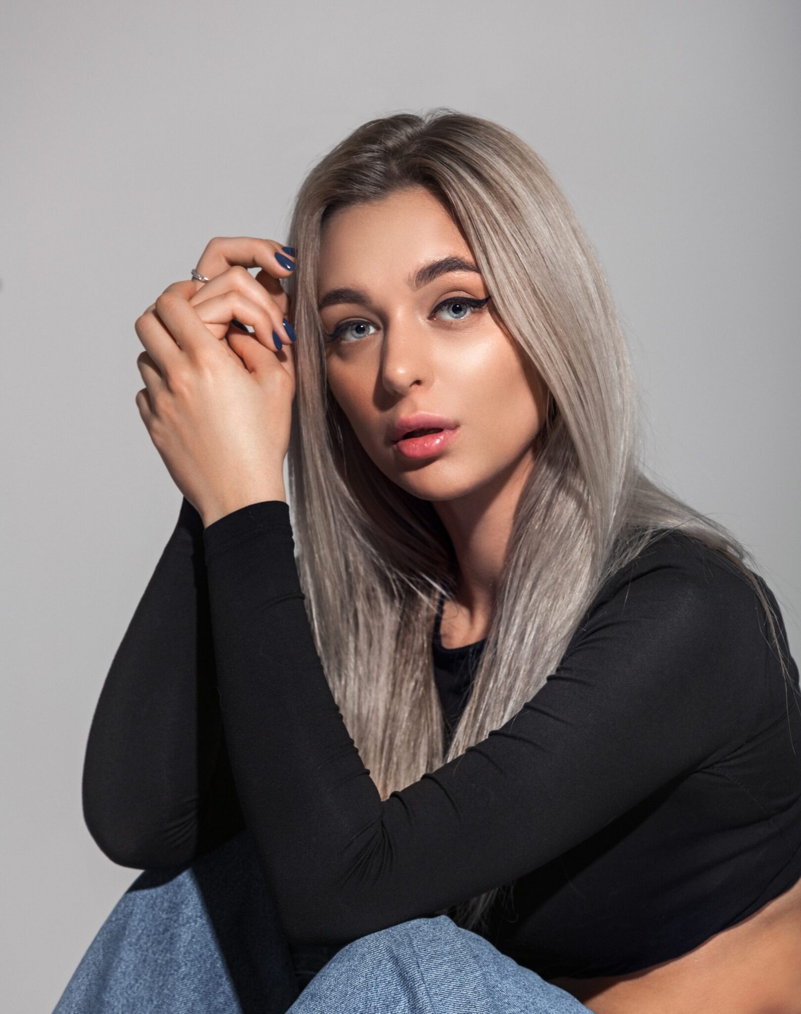 35 Smokey Ash Brown Hair Color Ideas for a Subtle Transformation