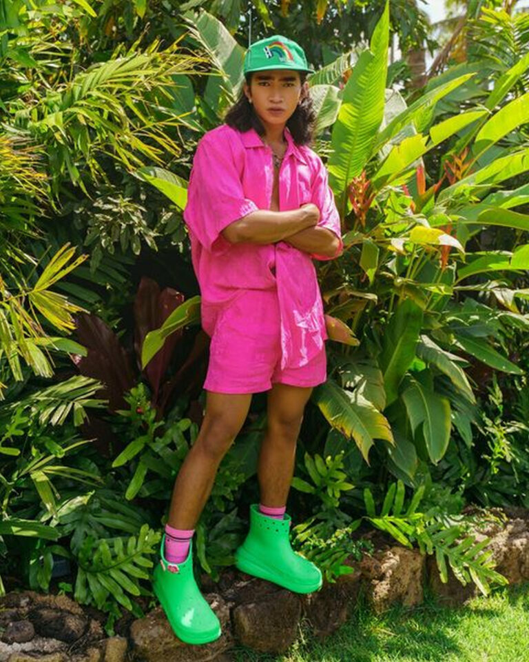 50 Celebrities Who Love Wearing Crocs - Hood MWR
