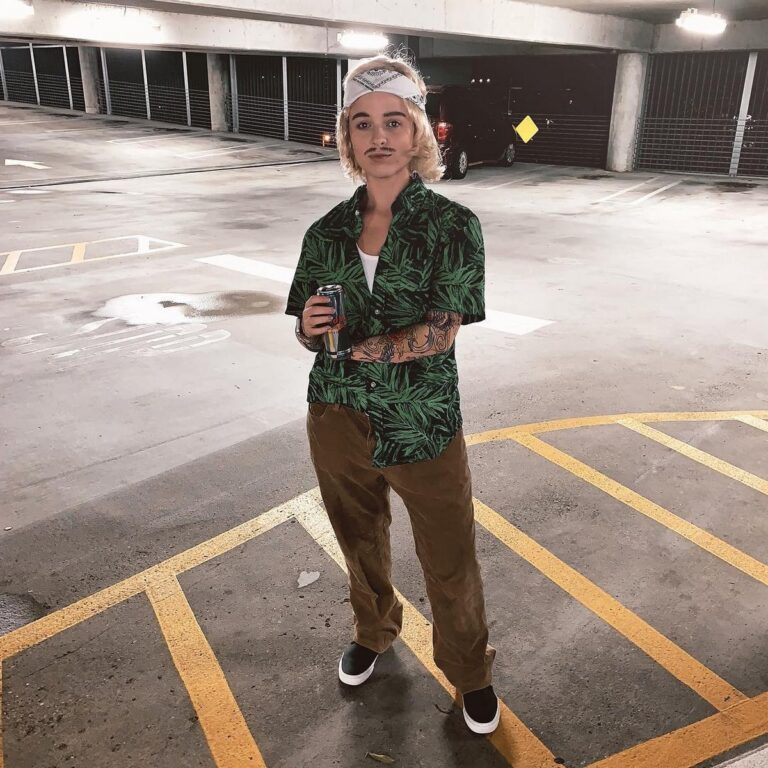 50 Easy Celebrity Costumes Ideas for a Last-Minute Halloween - Hood MWR