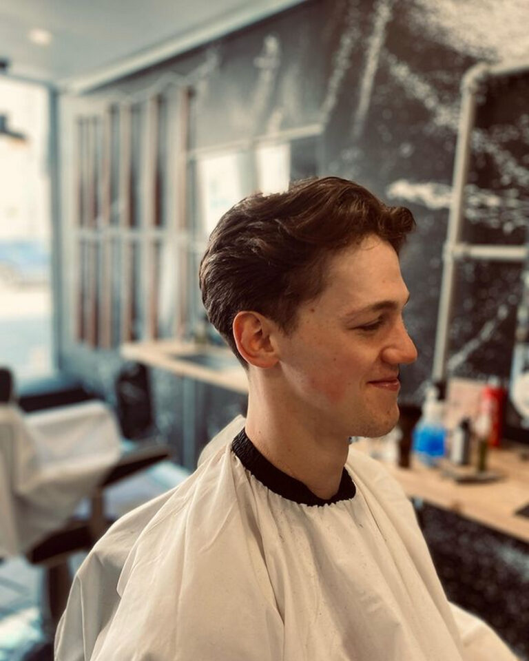 35 Hockey Flow Haircuts for 2023: Classic and Modern Variations - Hood MWR