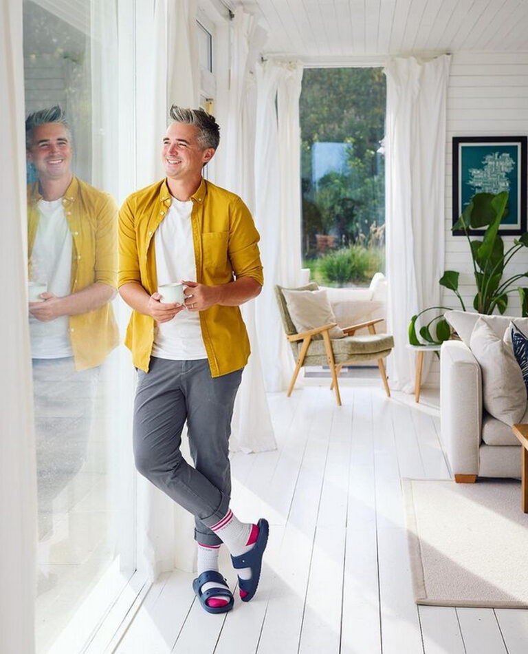 50 Celebrities Who Love Wearing Crocs - Hood MWR