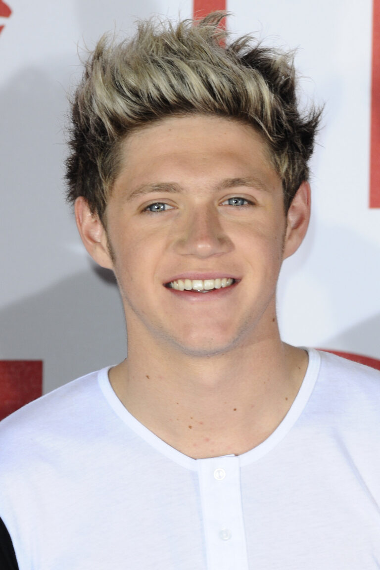 50 Celebrities with Beautiful Teeth Thanks To Wearing Invisalign - Hood MWR