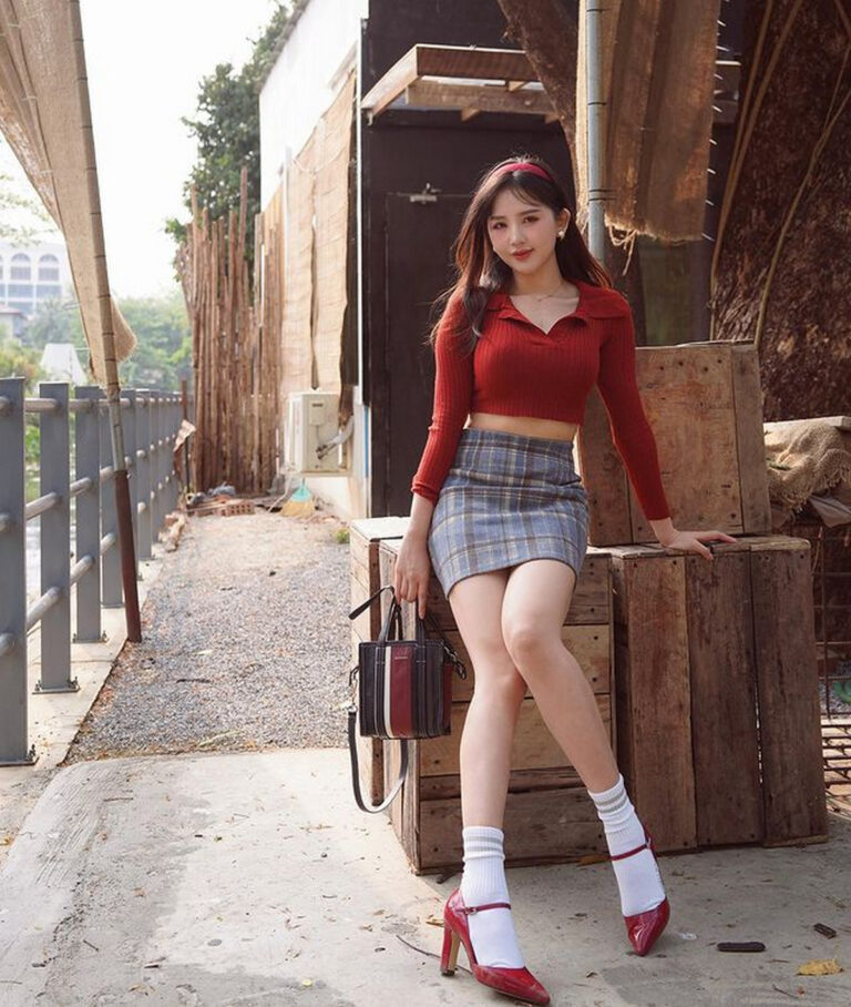 35 Colors That Complement Red Clothes: Look Fashionable - Hood MWR