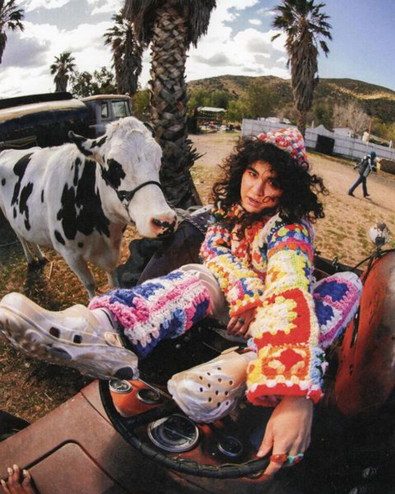 50 Celebrities Who Love Wearing Crocs - Hood MWR