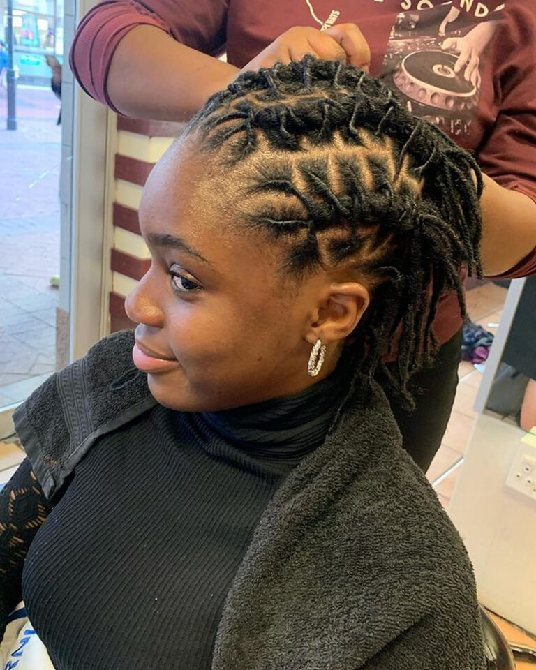 36 Short Dreads Hairstyles For Women of All Ages - Hood MWR