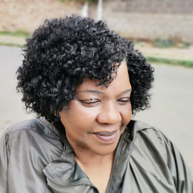 36 Short Dreads Hairstyles For Women of All Ages - Hood MWR