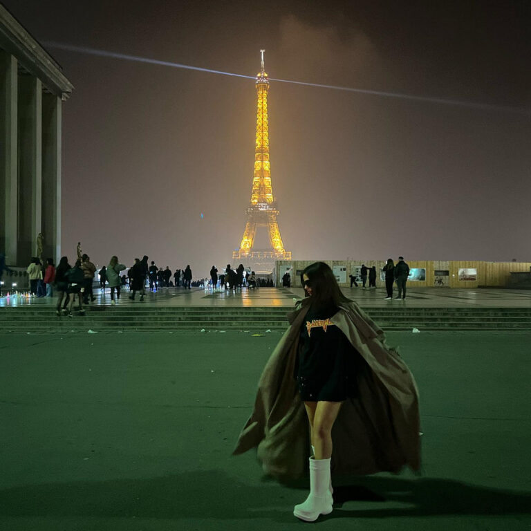 50 Celebrities Who Love Wearing Crocs - Hood MWR