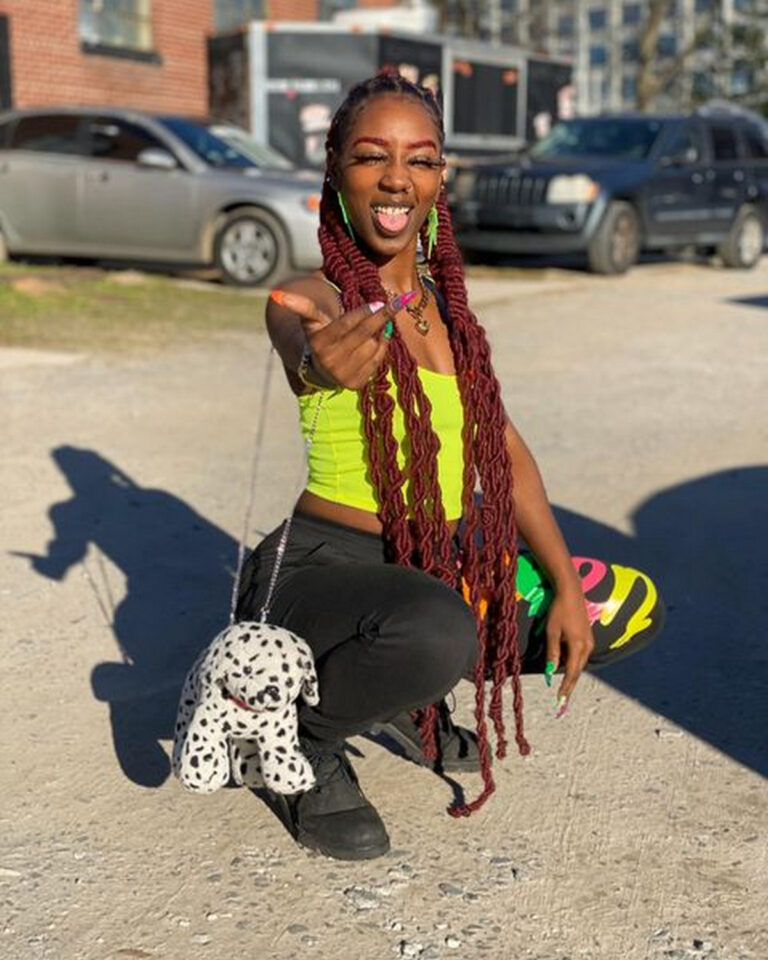 51 Stunning Long Dreadlock Hairstyles For Women - Hood MWR