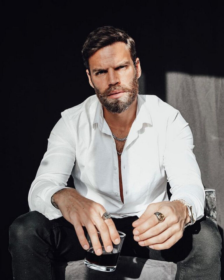 35 Short Hair with Beard Styles From Classic to Modern - Hood MWR