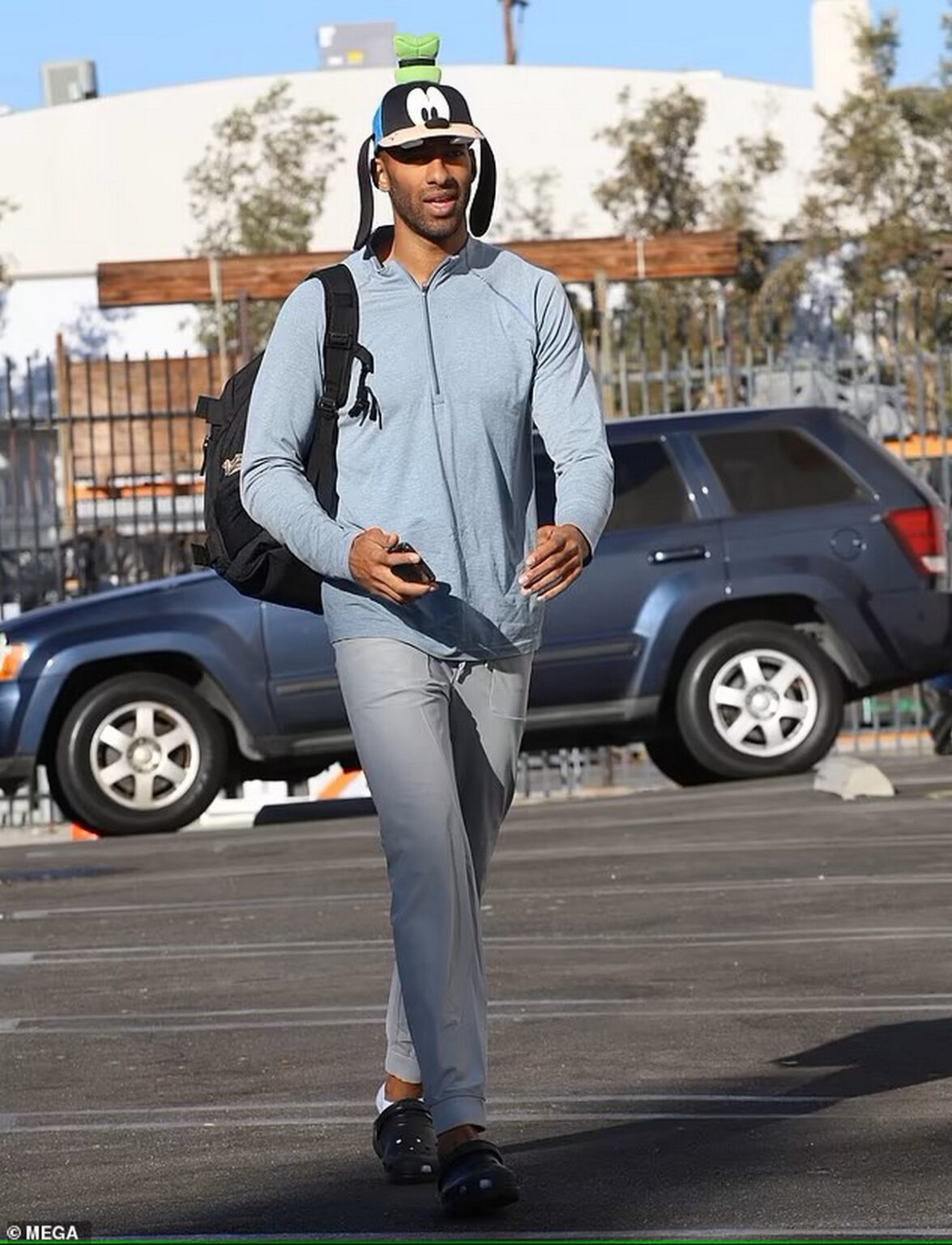 50 Celebrities Who Love Wearing Crocs - Hood MWR