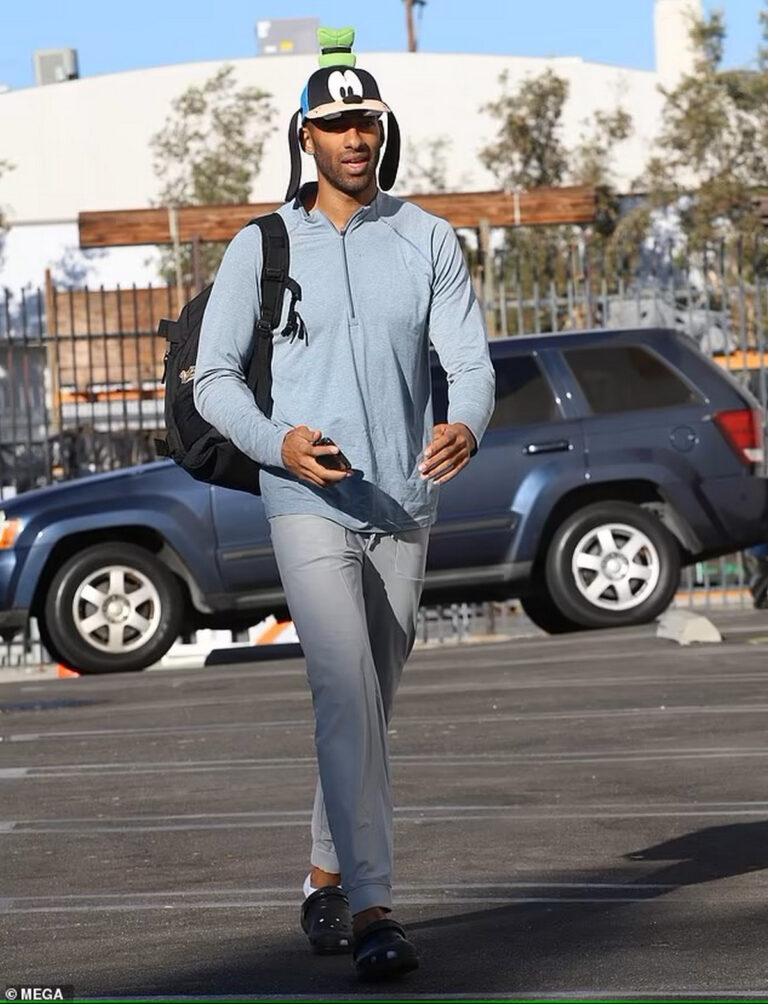 50 Celebrities Who Love Wearing Crocs - Hood MWR