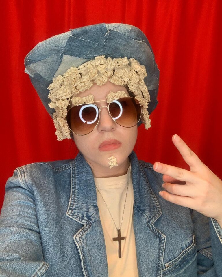 50 Easy Celebrity Costumes Ideas for a Last-Minute Halloween - Hood MWR