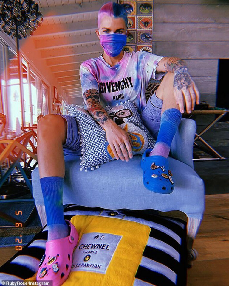 50 Celebrities Who Love Wearing Crocs - Hood MWR