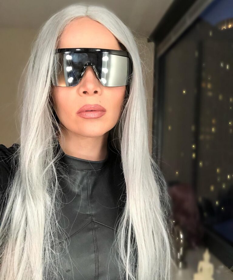 50 Easy Celebrity Costumes Ideas for a Last-Minute Halloween - Hood MWR