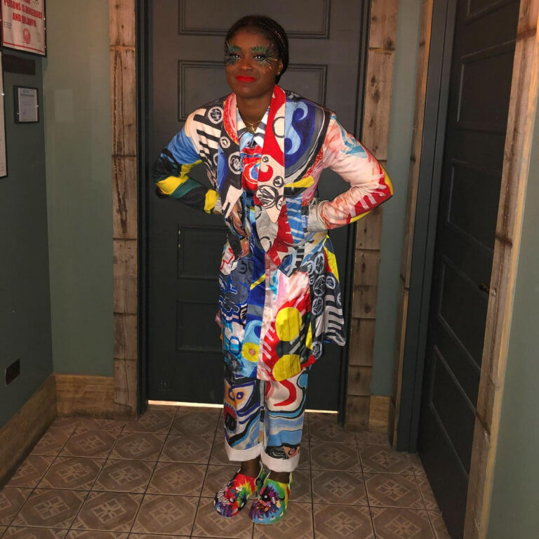 50 Celebrities Who Love Wearing Crocs - Hood MWR