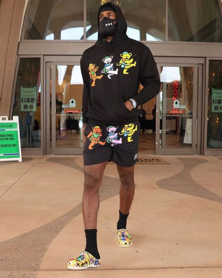 50 Celebrities Who Love Wearing Crocs - Hood MWR