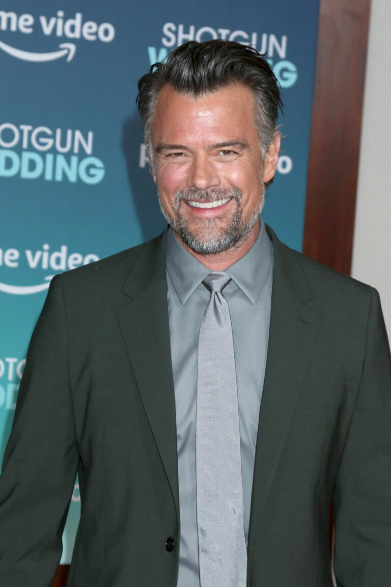 50 Celebrities with Beautiful Teeth Thanks To Wearing Invisalign - Hood MWR