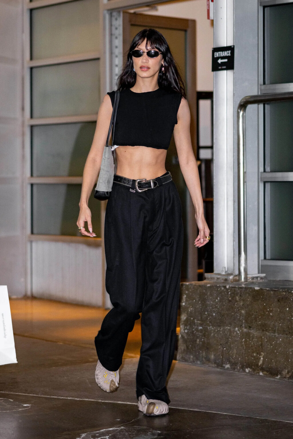 50 Celebrities Who Love Wearing Crocs - Hood MWR