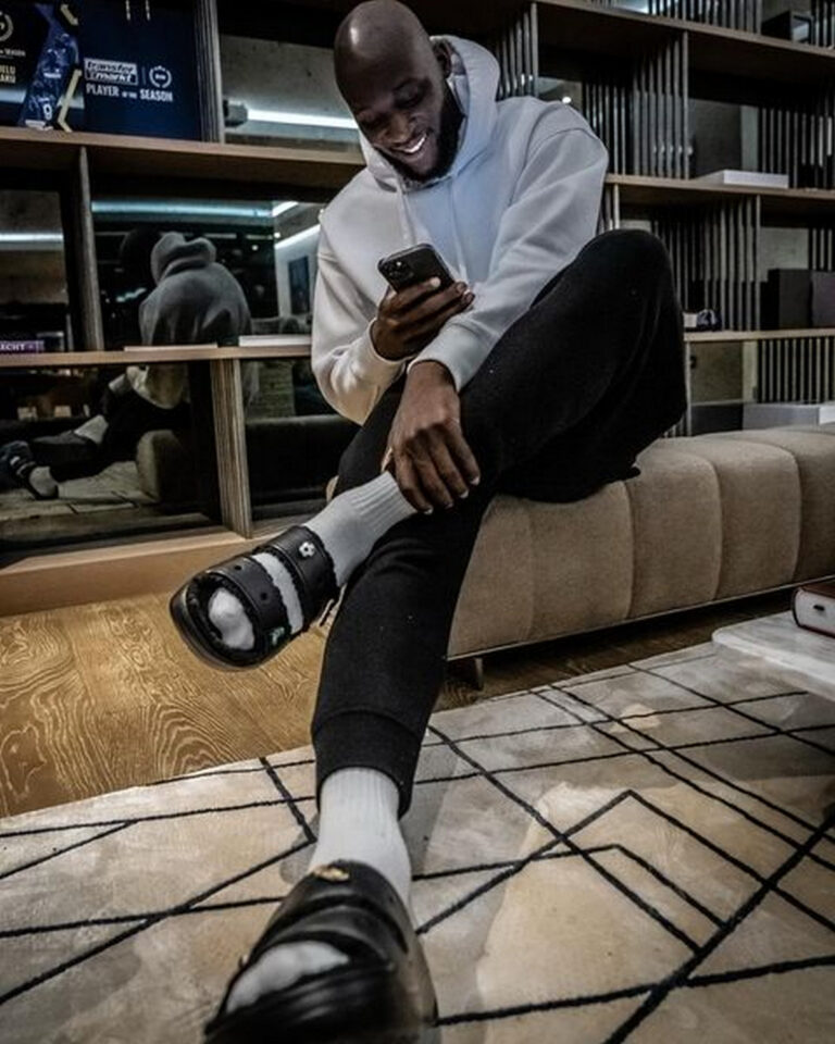 50 Celebrities Who Love Wearing Crocs - Hood MWR