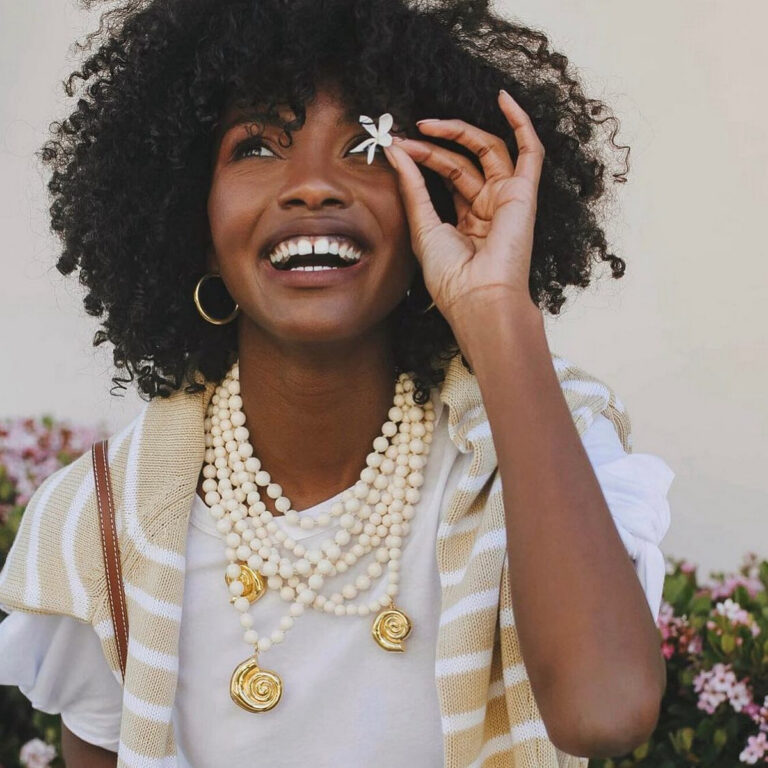 50 Celebrities Who Embrace Their Gap Teeth - Hood MWR