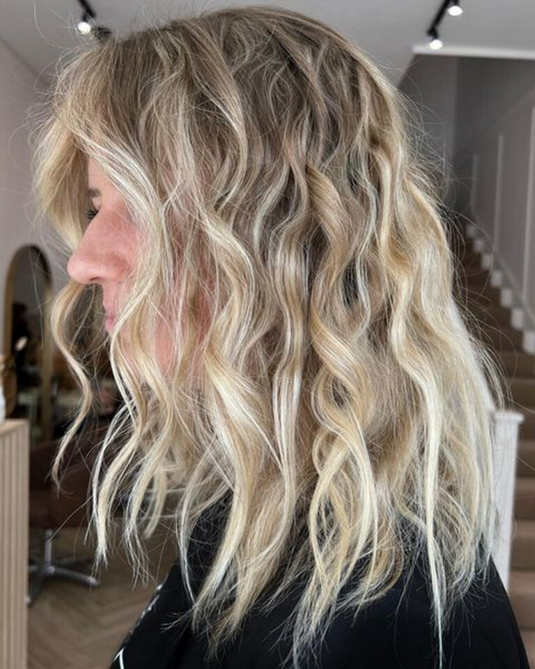 35 Long-Layered Wavy Haircuts for a Feminine Look - Hood MWR