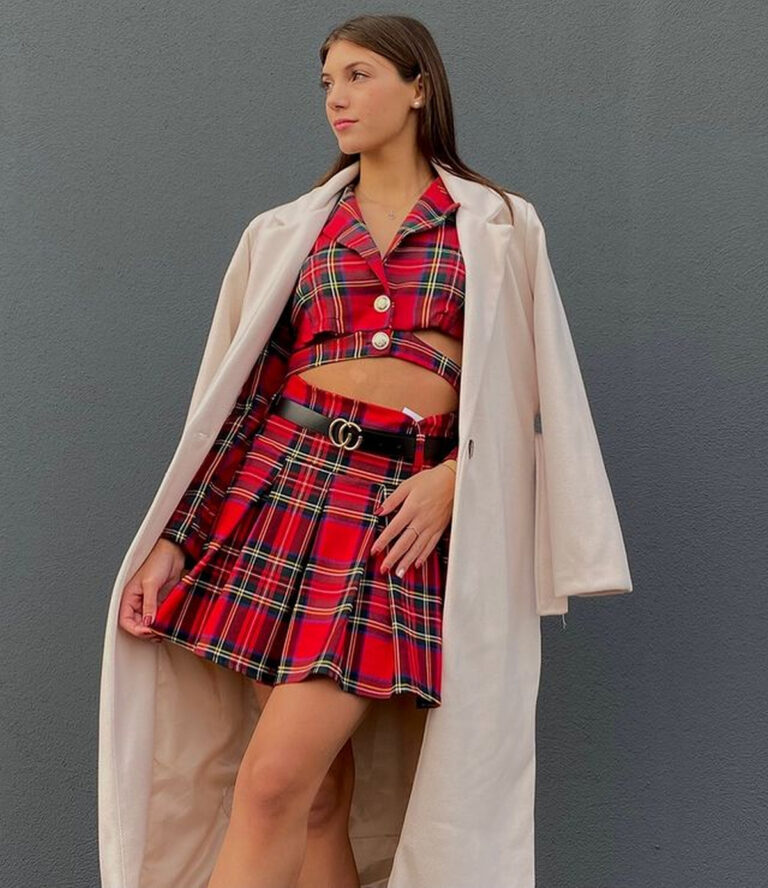 35 Colors That Complement Red Clothes: Look Fashionable - Hood MWR