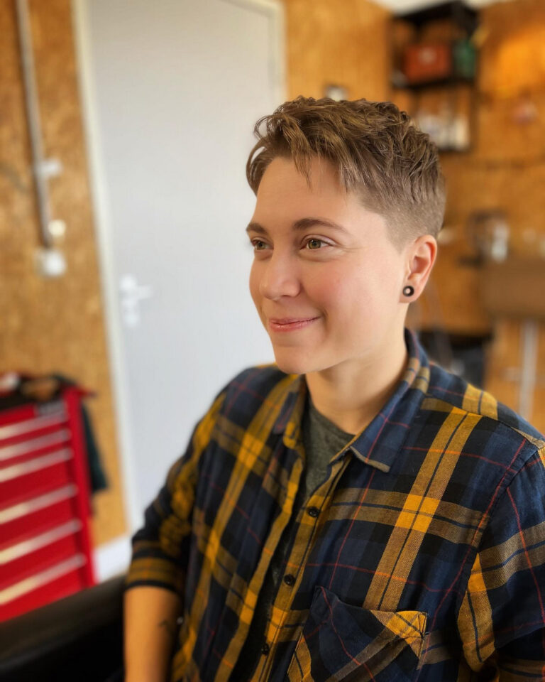 35 Androgynous And Non-Binary Haircuts in 2023 - Hood MWR