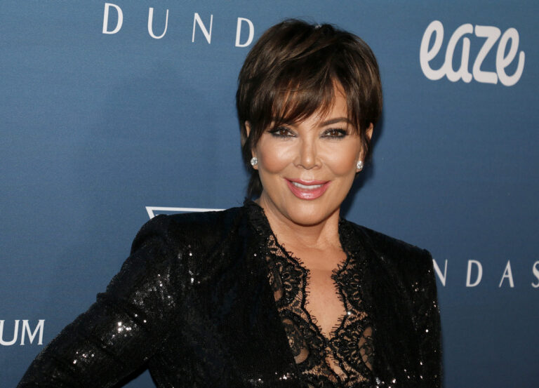 35 Kris Jenner Hairstyles, Haircuts & Colors - Hood MWR