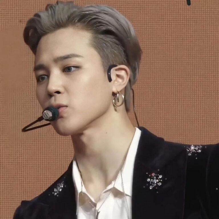 35 K-Pop Hairstyles For Men in 2023