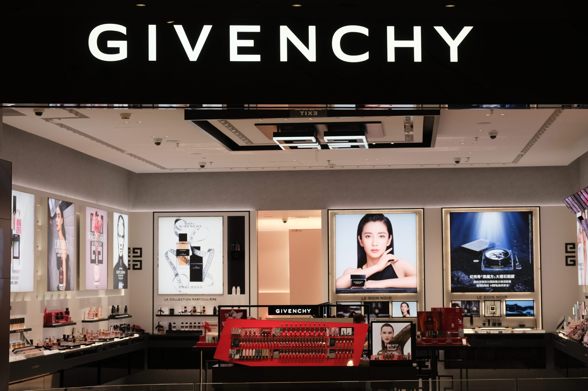 Top 50 Designer Brands Redefining Fashion - Hood MWR