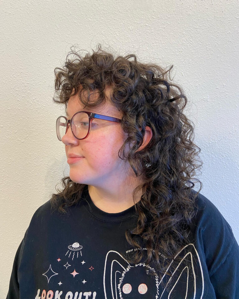 35 Gorgeous Wavy Hair with Bangs Ideas: Stay on Trend! - Hood MWR