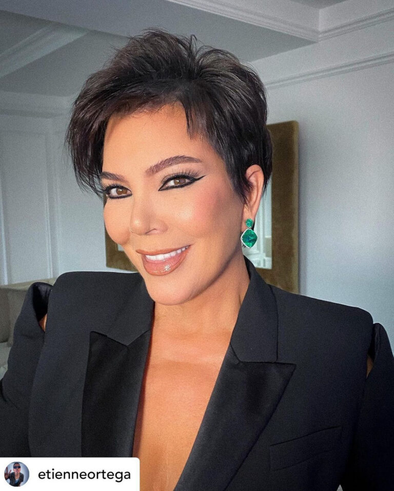 35 Kris Jenner Hairstyles, Haircuts & Colors - Hood MWR