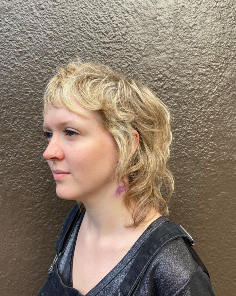 35 Gorgeous Wavy Hair with Bangs Ideas: Stay on Trend! - Hood MWR