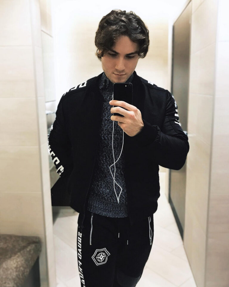 62 Beautiful Widow's Peak Hairstyles For Men - Hood MWR