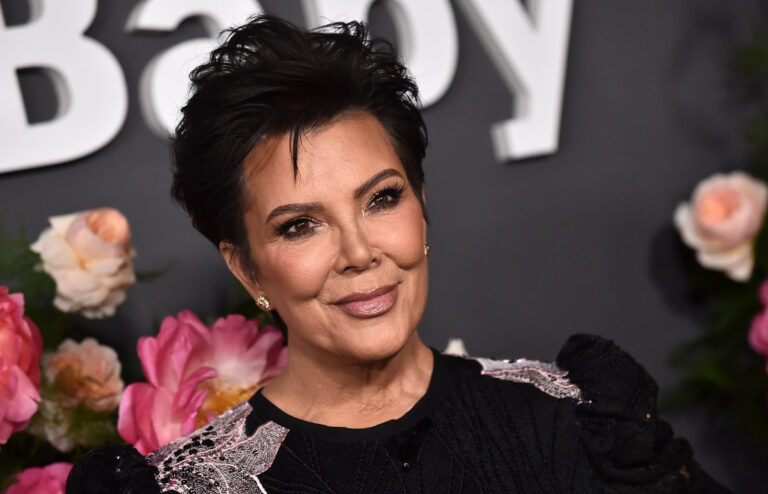 35 Kris Jenner Hairstyles, Haircuts & Colors - Hood MWR