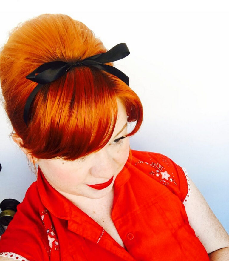 35 Women Hairstyles in the 70s: Stylish and Iconic - Hood MWR