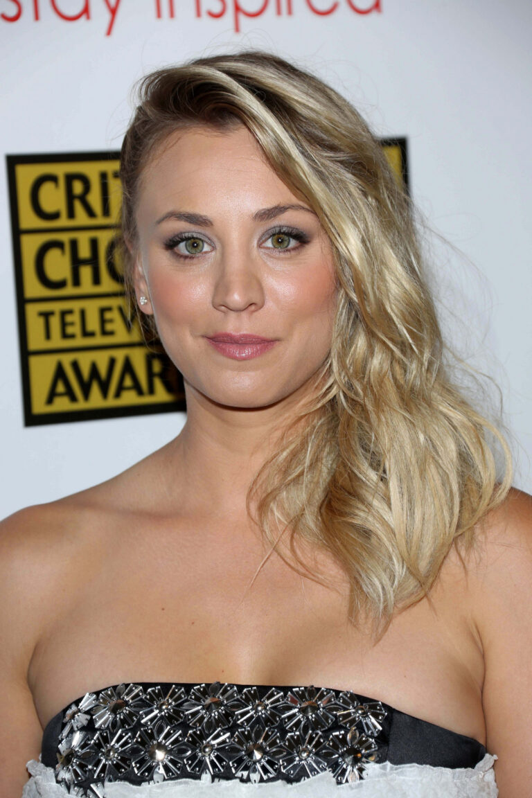 35 Glamorous Kaley Cuoco Hairstyles to Inspire Your Look - Hood MWR