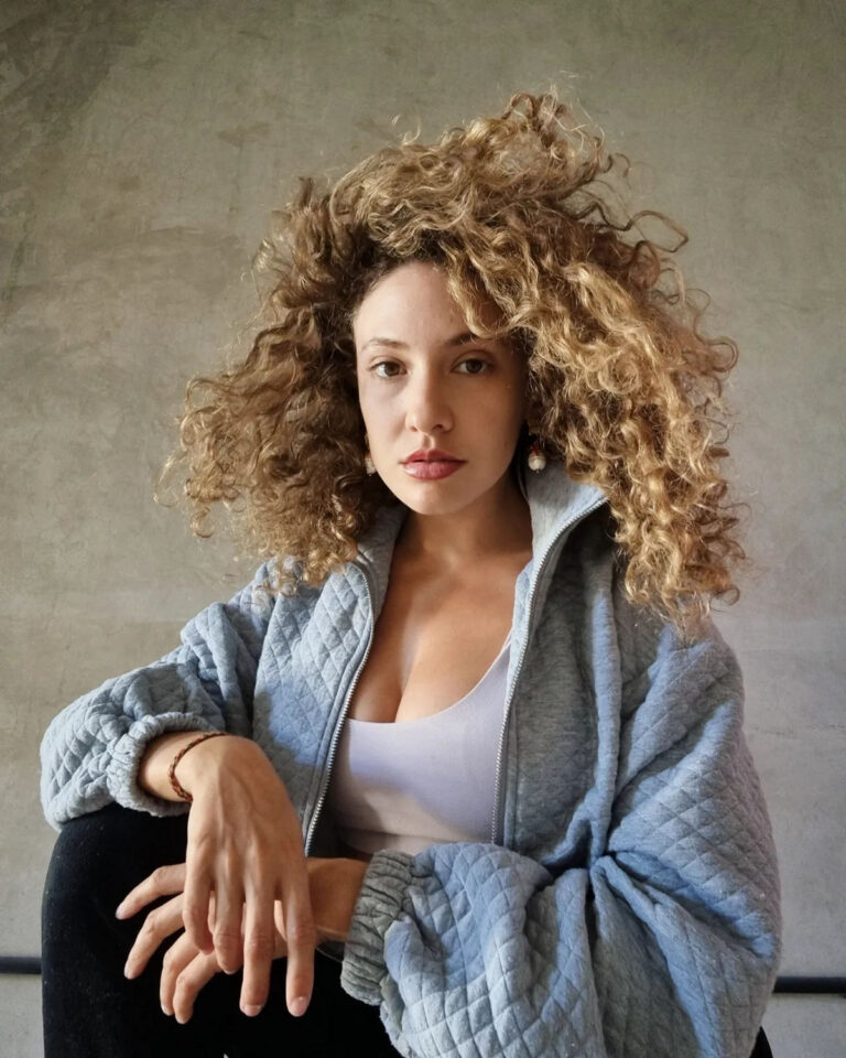 35 Stylish Puff Hairstyles to Empower Your Curls 2023 - Hood MWR