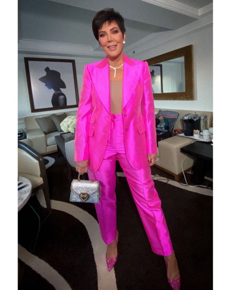 35 Kris Jenner Hairstyles, Haircuts & Colors - Hood MWR