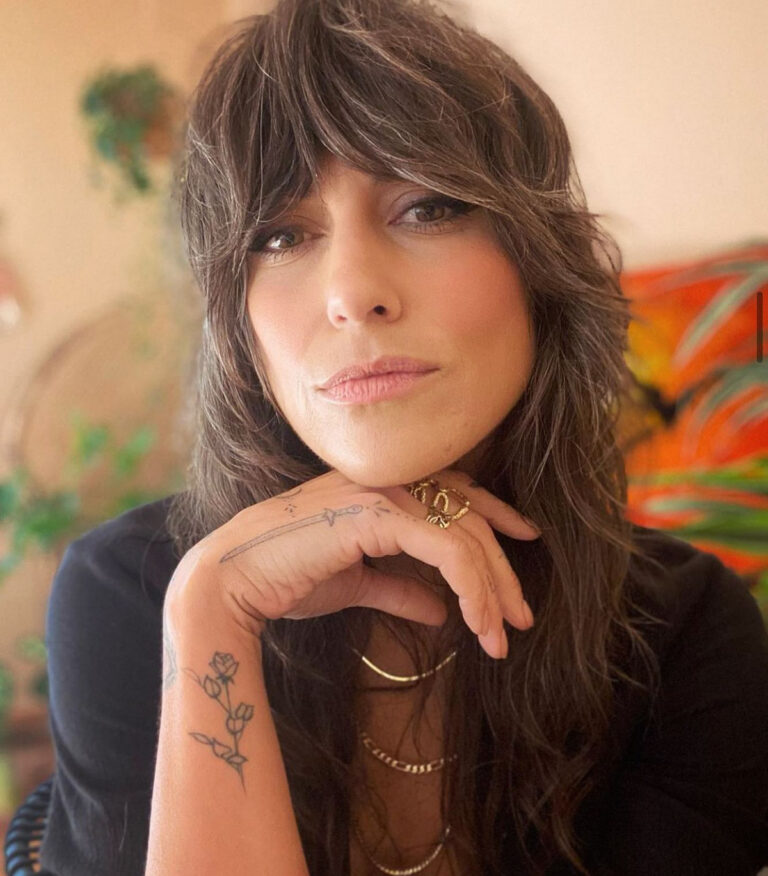 35 Beautiful Razor Cut Hairstyles For Women 2023 - Hood MWR