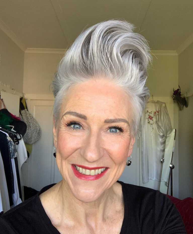 66 Short Grey Hairstyles for Women in 2023 - Hood MWR
