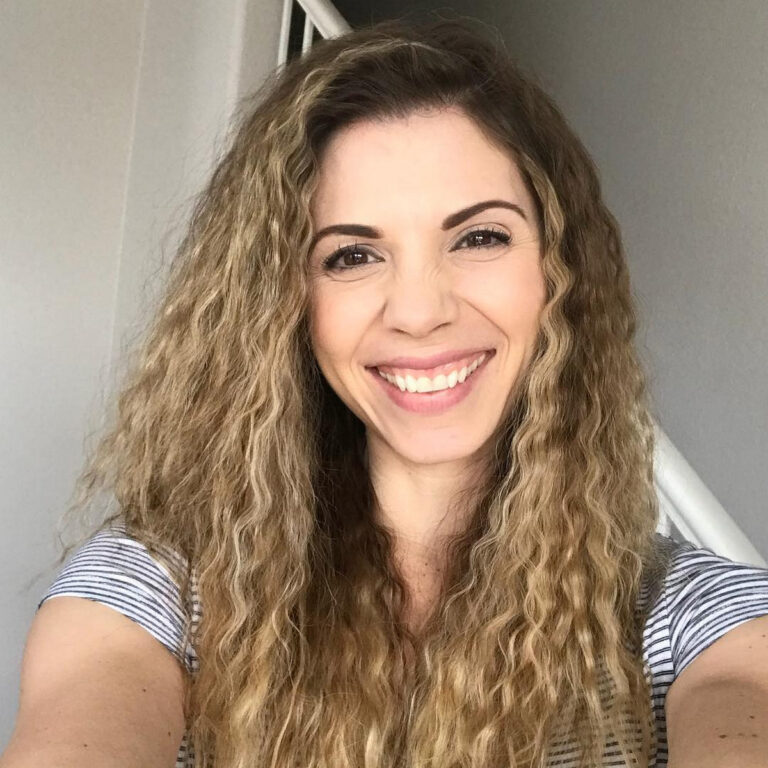 35 Modern Fashion Crimped Hairstyles For Women - Hood MWR
