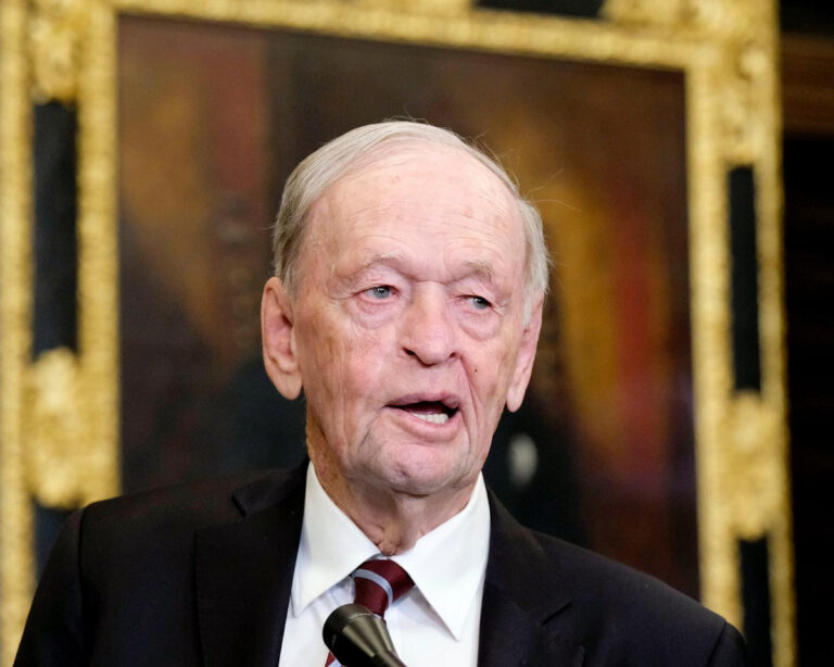 50 Celebrities With Bell's Palsy - Hood MWR