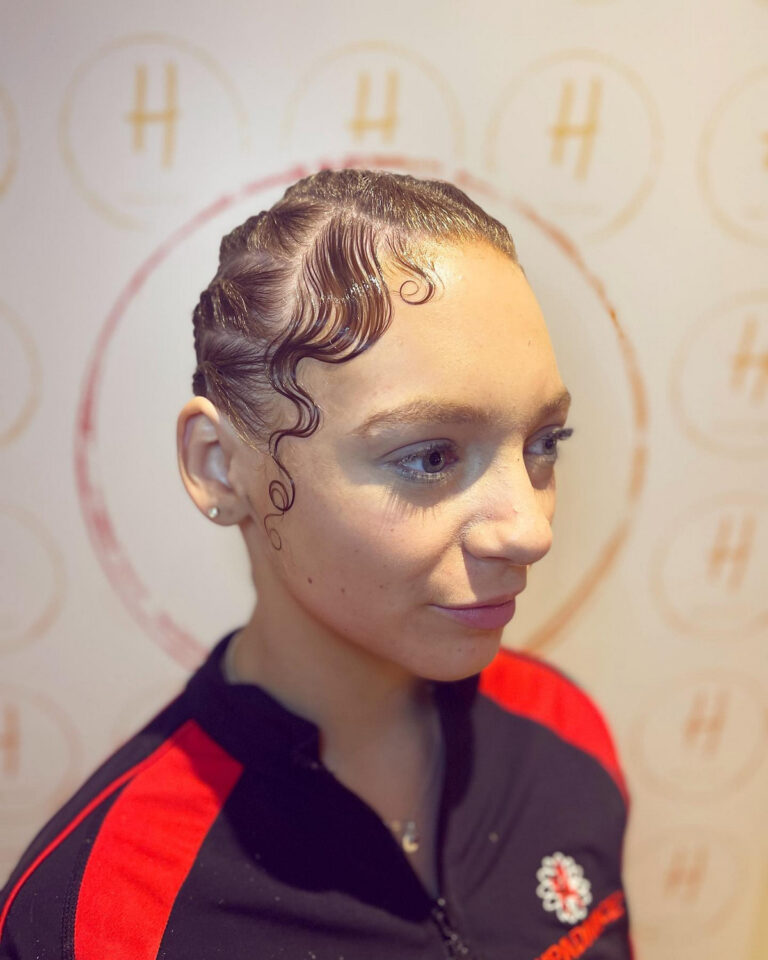 41 Slicked-Back Hairstyles For Men And Women - Hood MWR